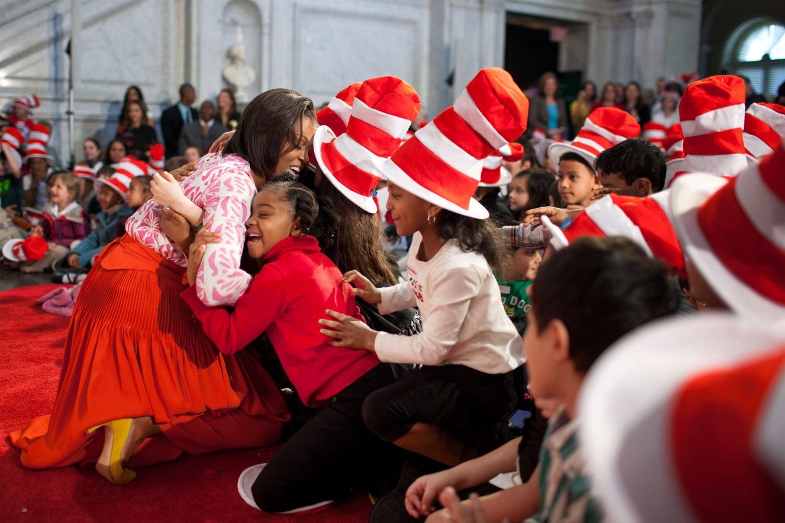 Michelle obama hug cat in the hat - M2woman